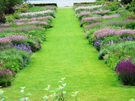 Modern directions in perennial planting patterns | Tikorangi The Jury ...